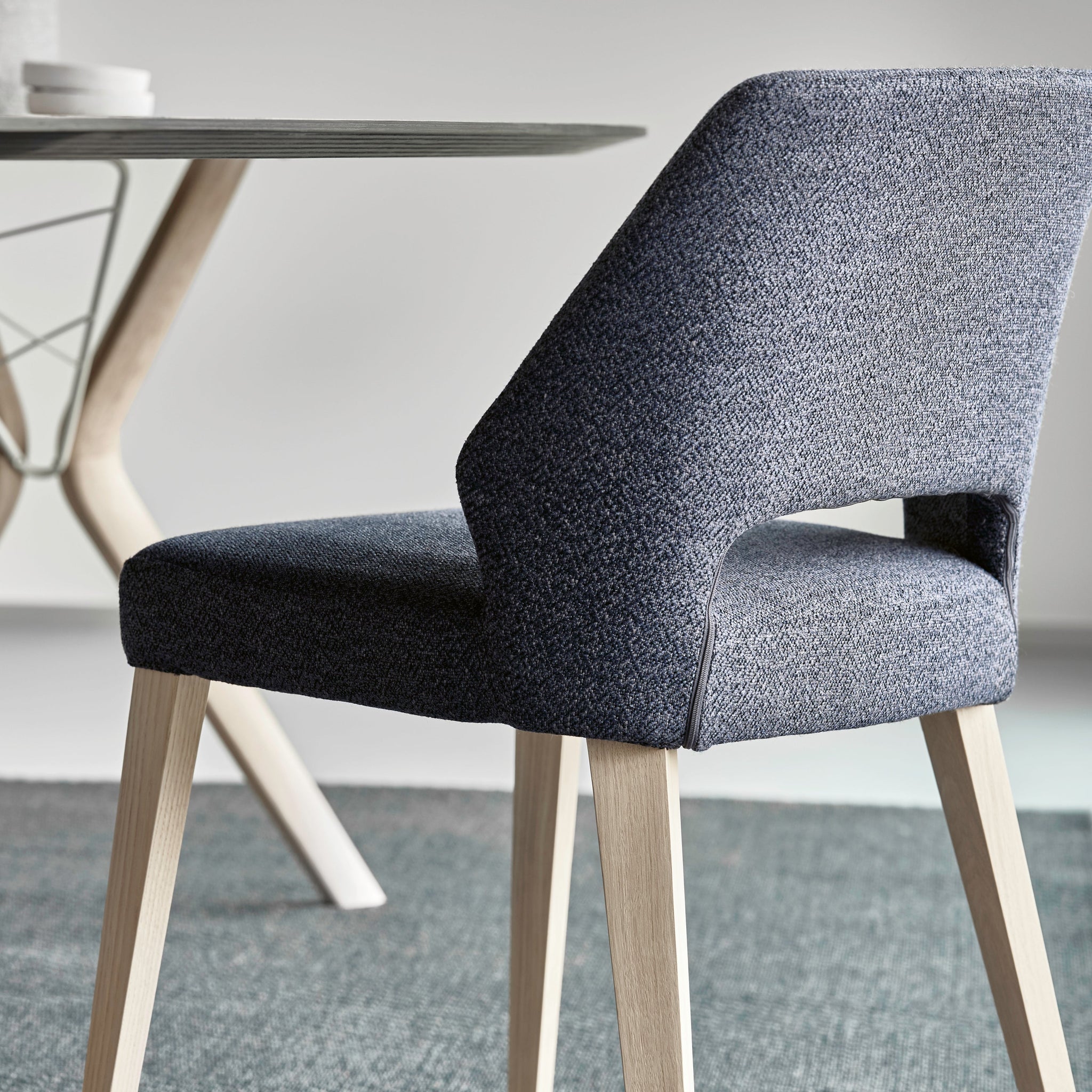 Mobitec Lena chair - Comfortable design chair with style | Homestorys